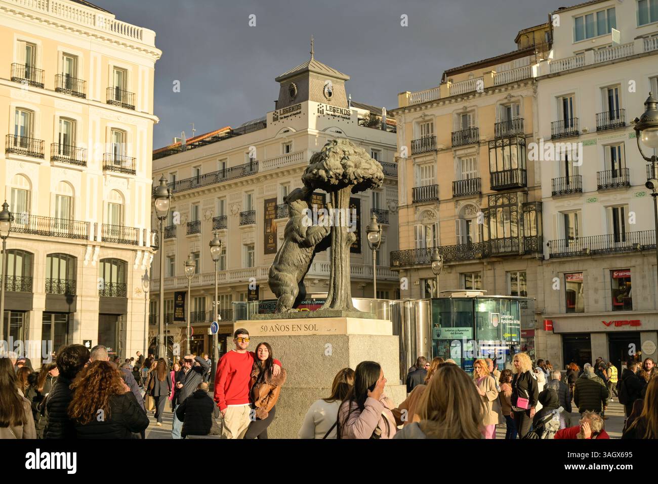 Statue, Wahrzeichen, Bär und der Erdbeerbaum, El oso y el madrono ...