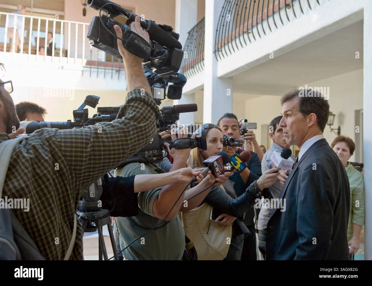 Oct 29, 2009 - Santa Barbara, California, USA - Frustrated Deputy ...