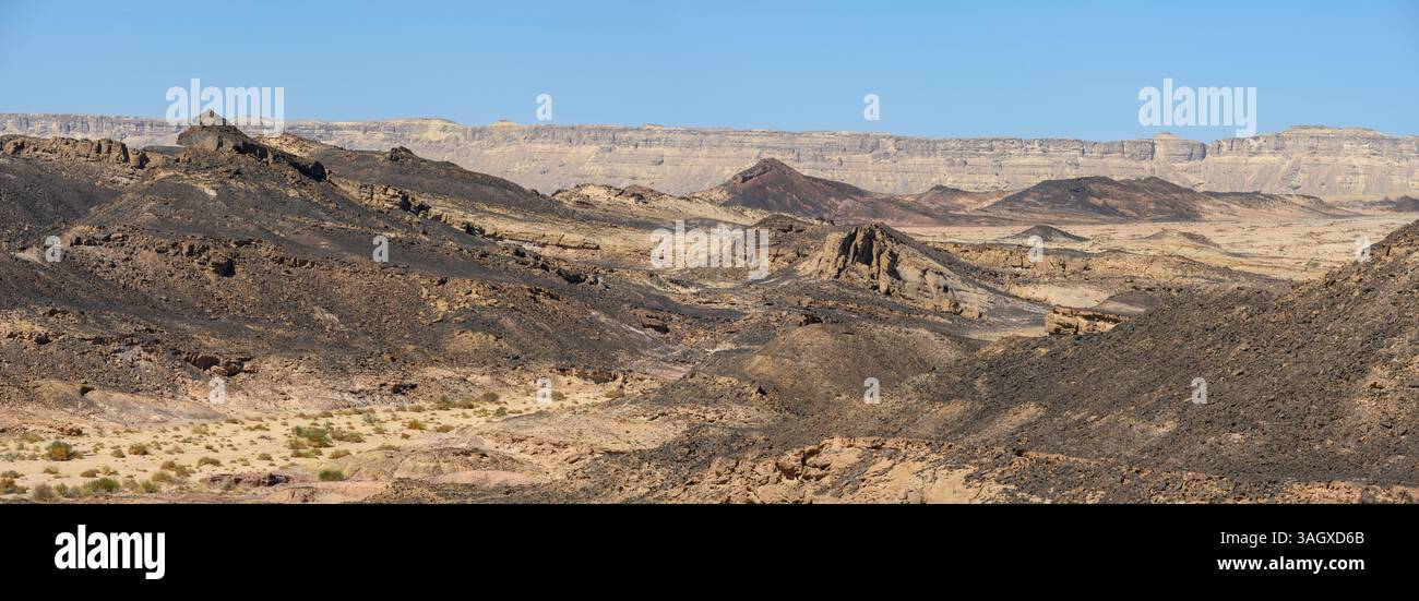 Harut Hill Lookout along the Ramon Colors Route, in Makhtesh Ramon ...