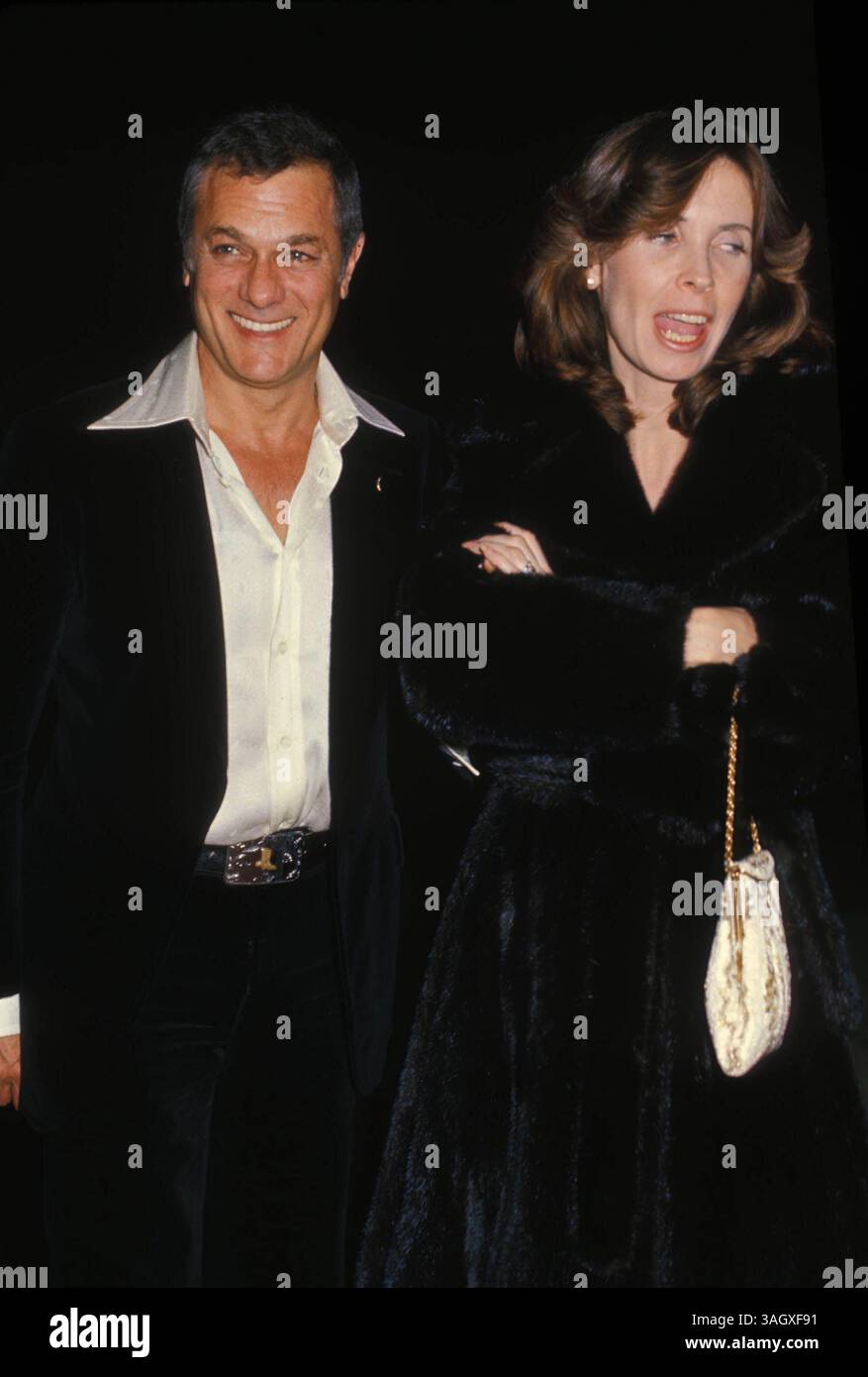 Dec. 00, 1976 - TONY CURTIS WITH WIFE Leslie Allen 1976.# 10035.(Credit ...