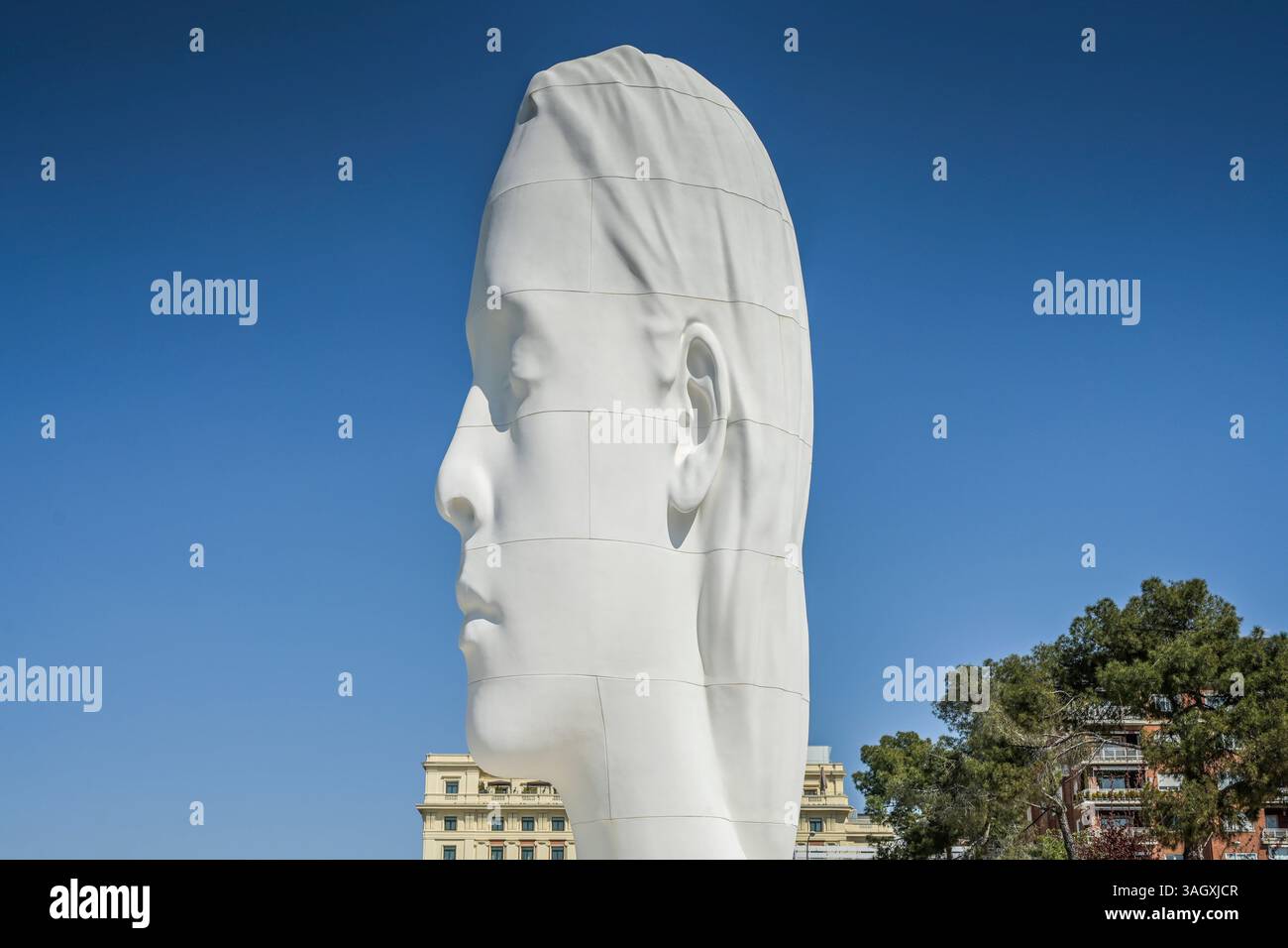 Skulptur Julia von Jaume Plensa, Plaza Colon, Madrid, Spanien ...