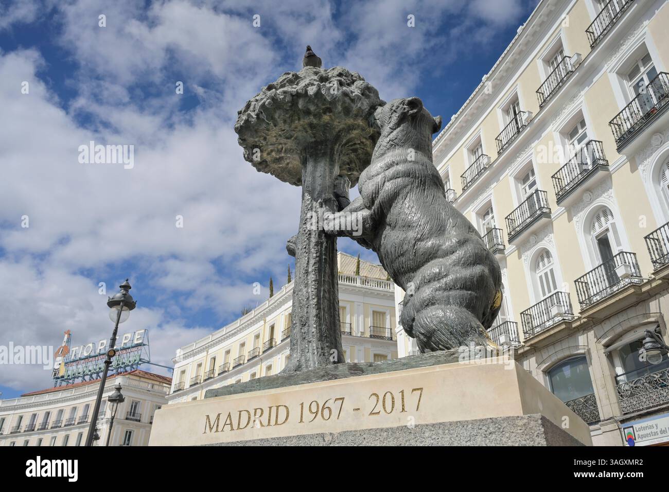 Statue, Wahrzeichen, Bär und der Erdbeerbaum, El oso y el madrono ...