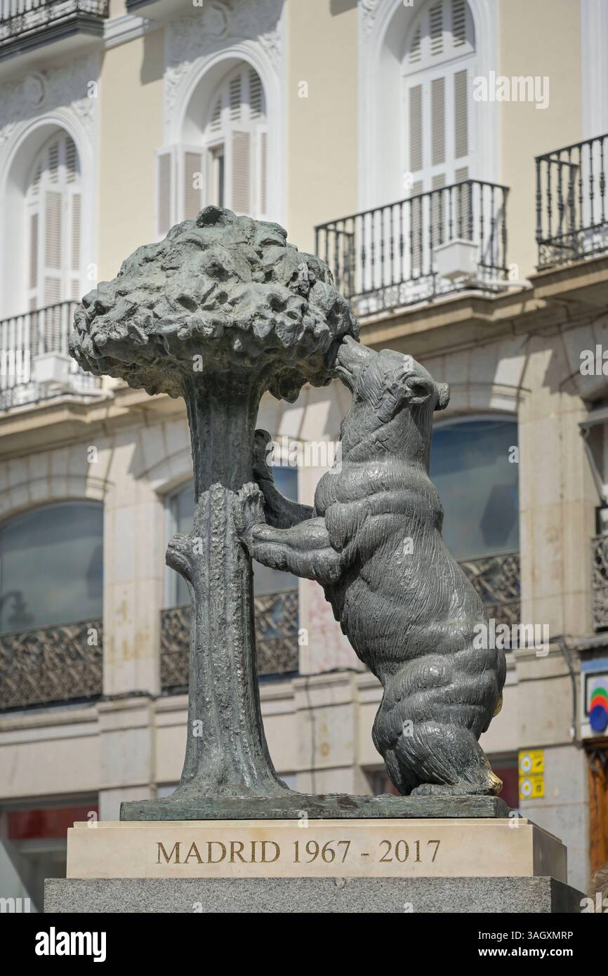 Statue, Wahrzeichen, Bär und der Erdbeerbaum, El oso y el madrono ...