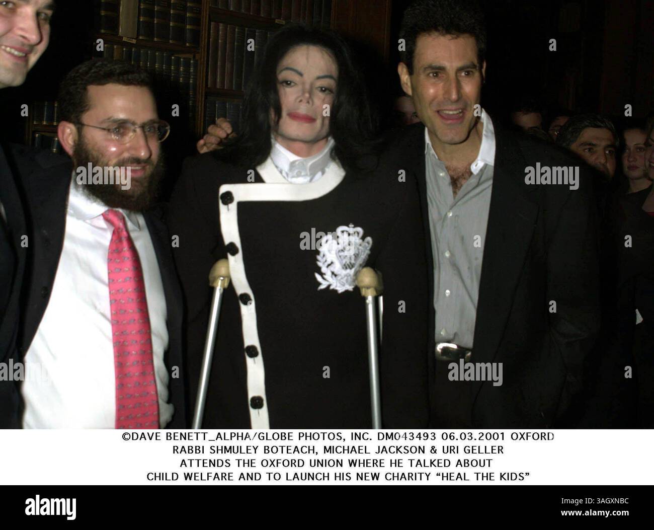 DAVE BENETT ALPHA/GLOBE PHOTOS, INC. DM043493 06.03.2001 OXFORD.RABBI ...