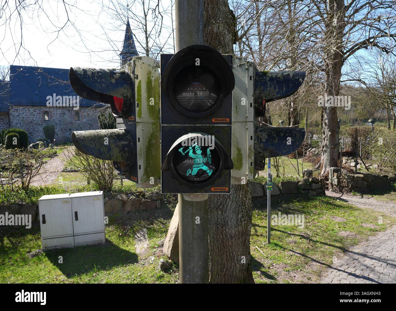 Busdorf, Germany. 08th Apr, 2025. A green Viking traffic light man ...