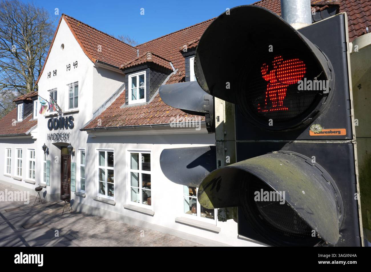 Busdorf, Germany. 08th Apr, 2025. A red Viking traffic light man lights ...