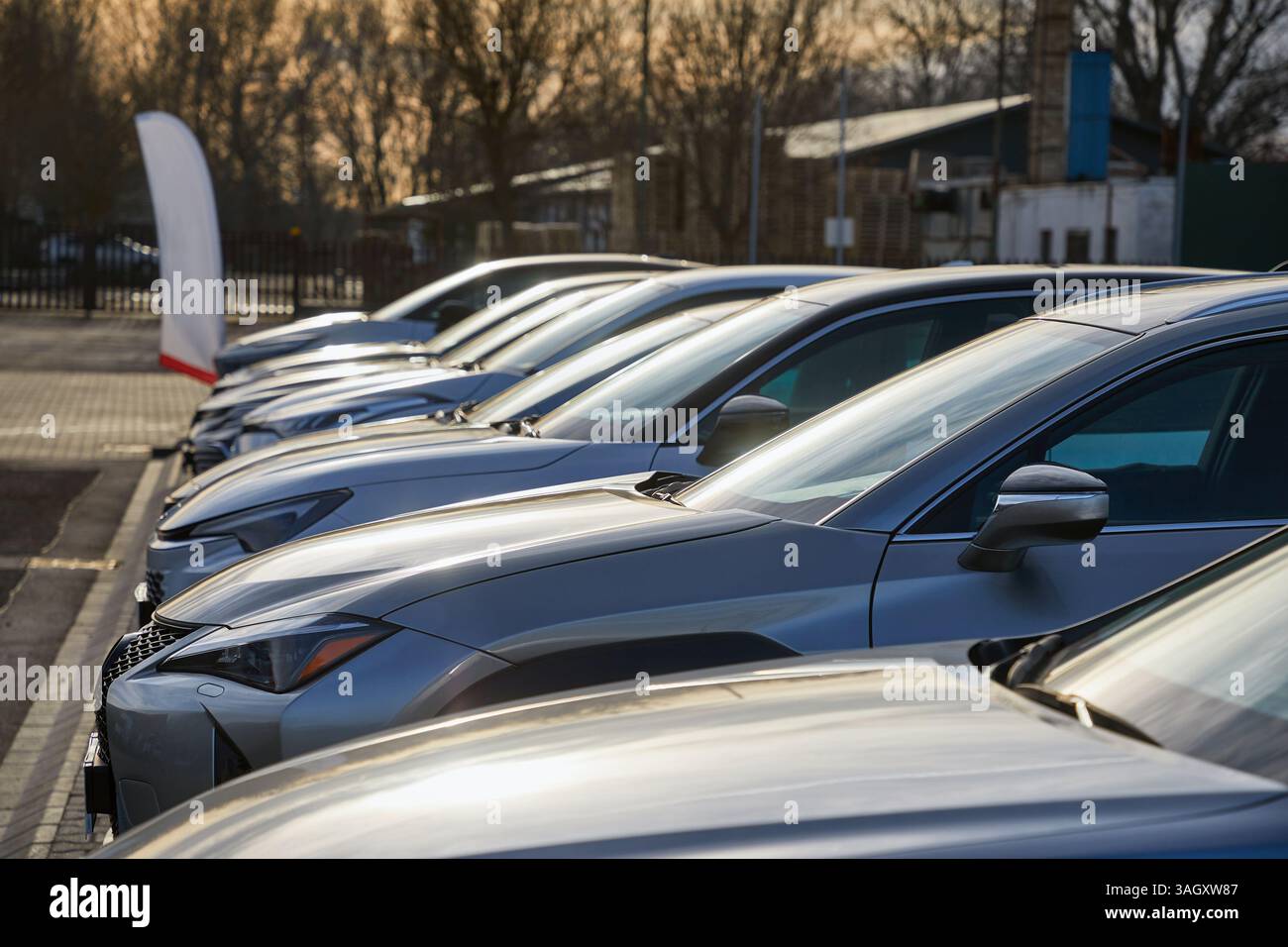 New cars wait transportation hi-res stock photography and images - Alamy