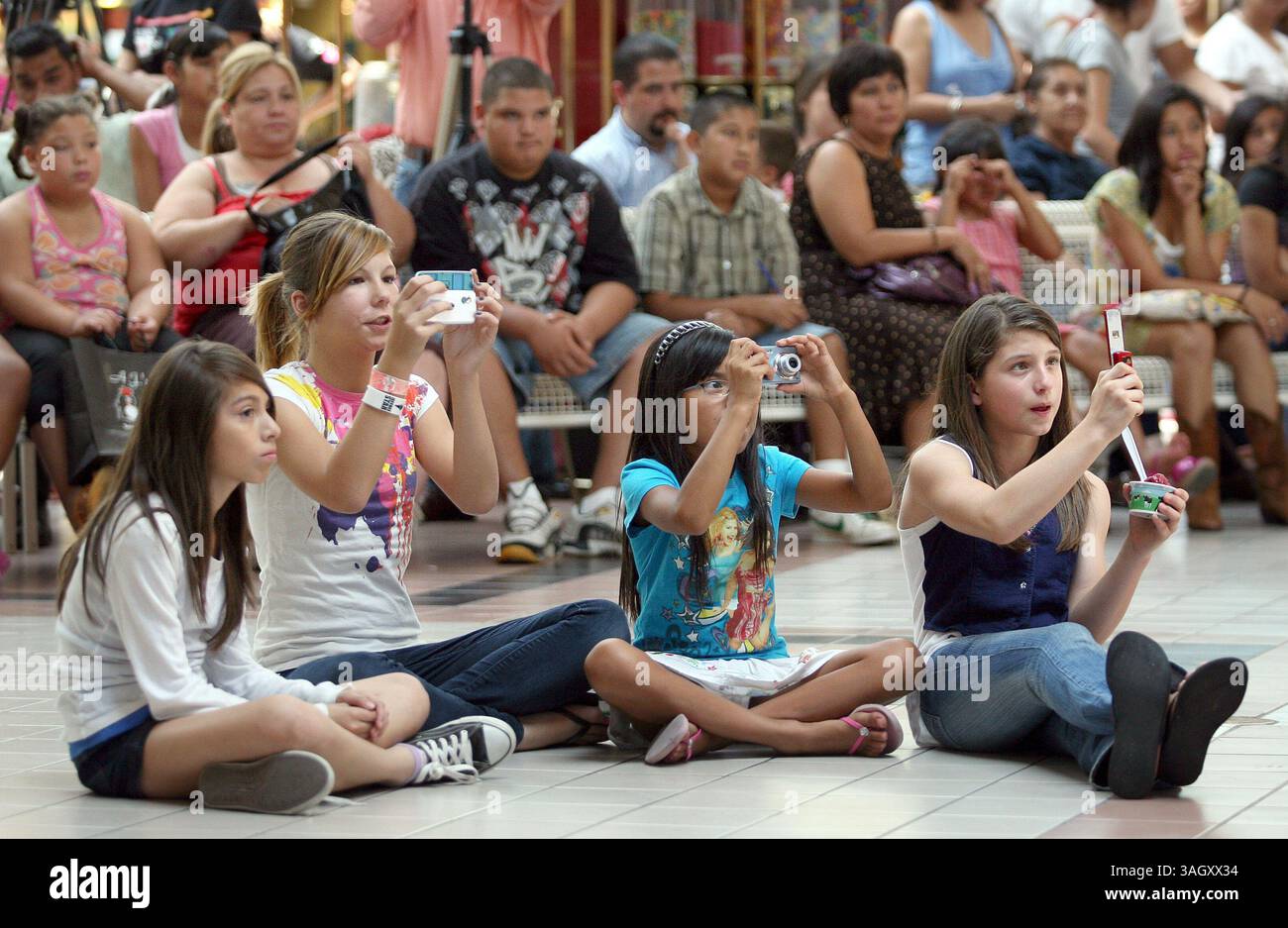Fashion expo booths hi-res stock photography and images - Alamy