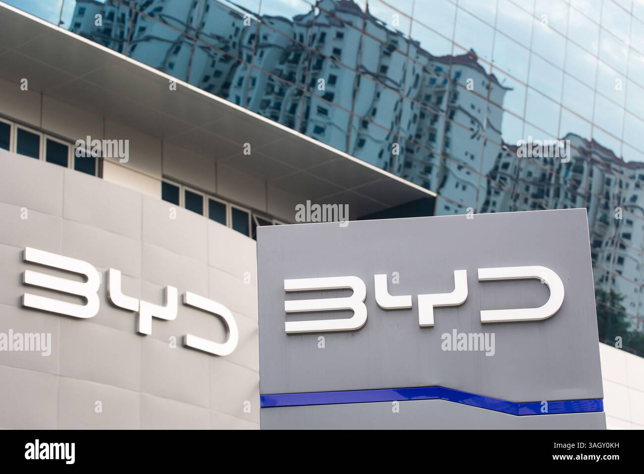 Byd logo hi-res stock photography and images - Alamy