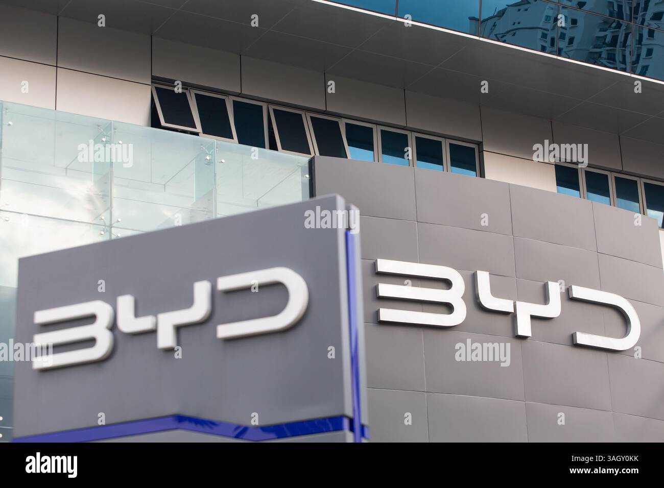 Byd logo hi-res stock photography and images - Alamy