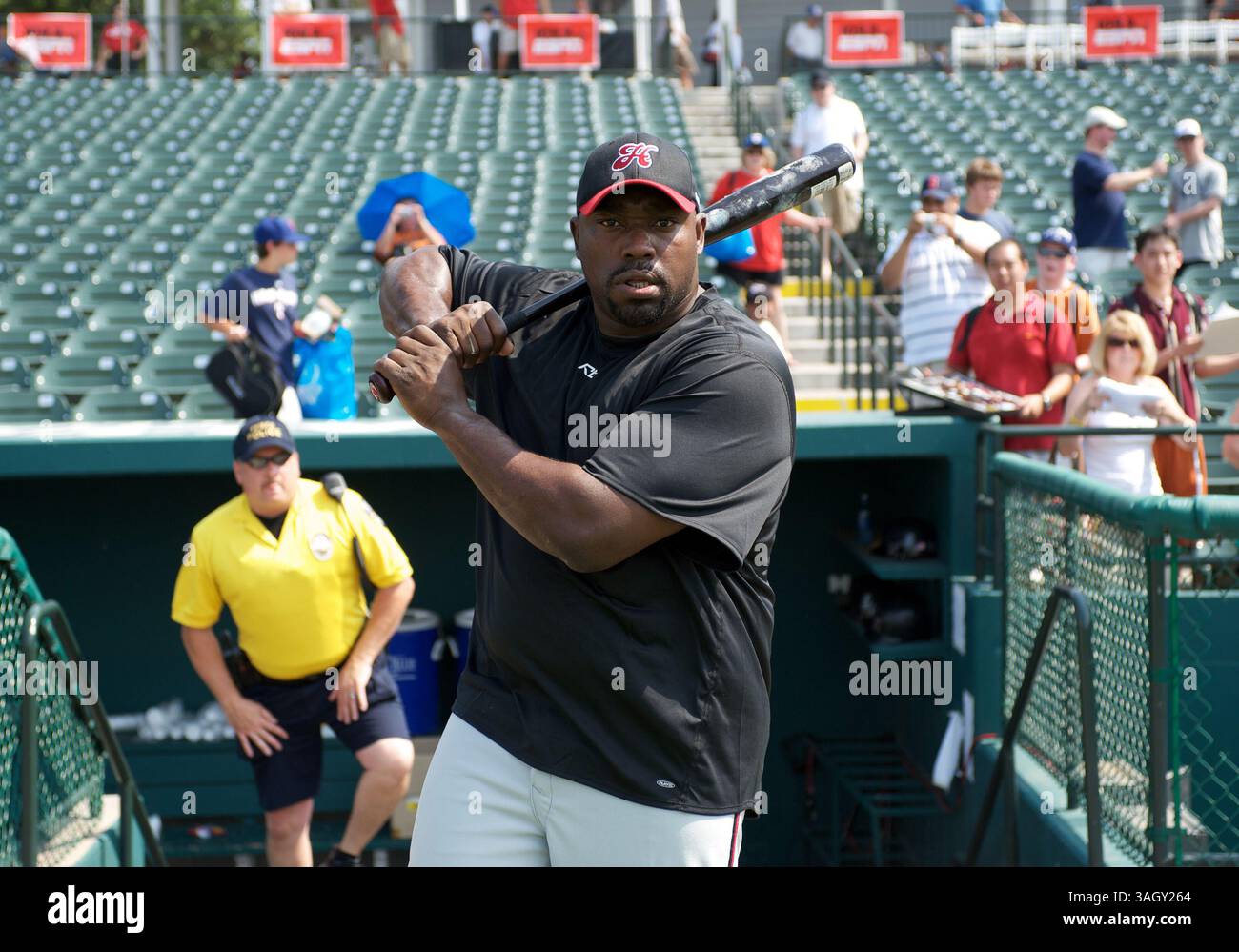 13 June 2009: Former Oakland Raider Warren Sapp of the Black Sox poses ...