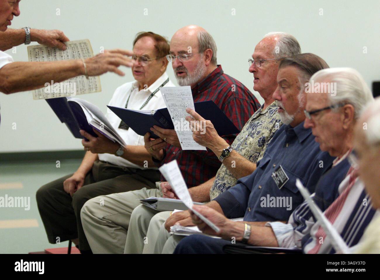 DOUGLAS R. CLIFFORD | Times.NP 313187 CLIF SHOPPERS 4 (10/19/2009 ...