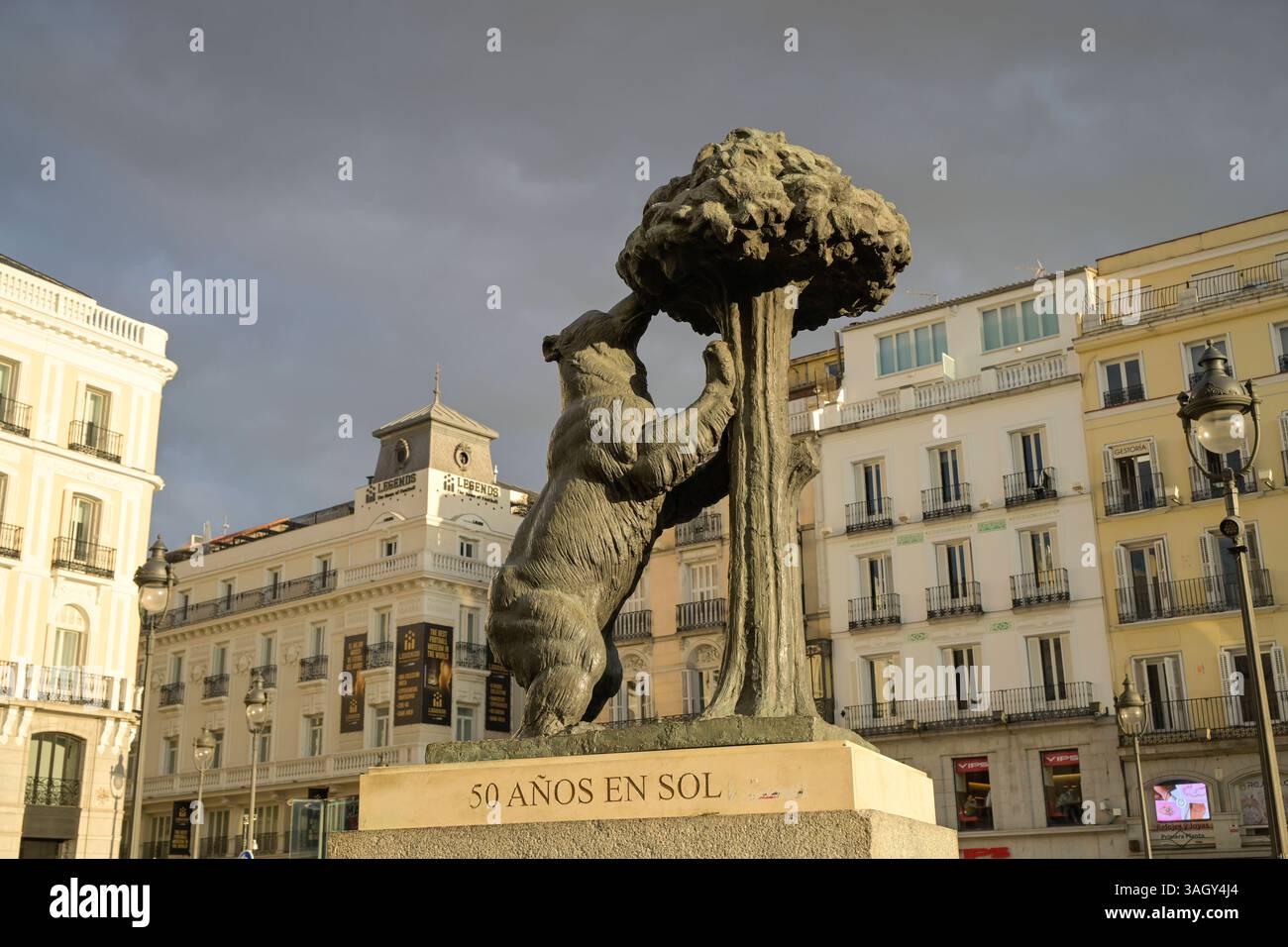 Statue, Wahrzeichen, Bär und der Erdbeerbaum, El oso y el madrono ...