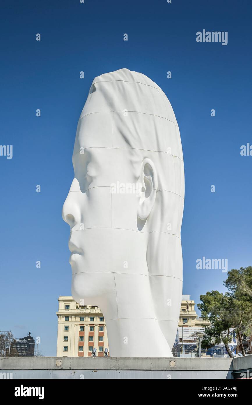 Skulptur Julia von Jaume Plensa, Plaza Colon, Madrid, Spanien ...