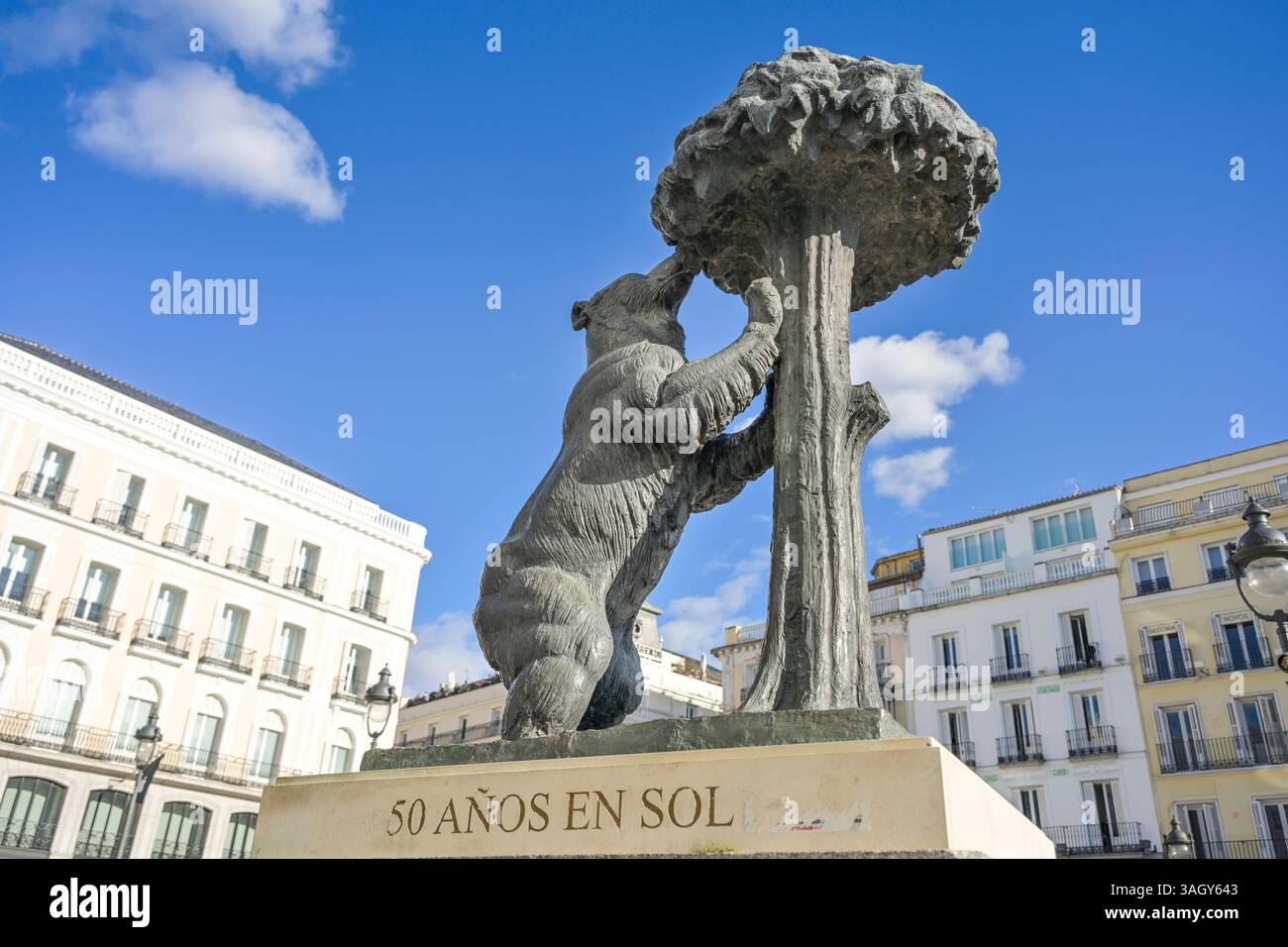 Statue, Wahrzeichen, Bär und der Erdbeerbaum, El oso y el madrono ...