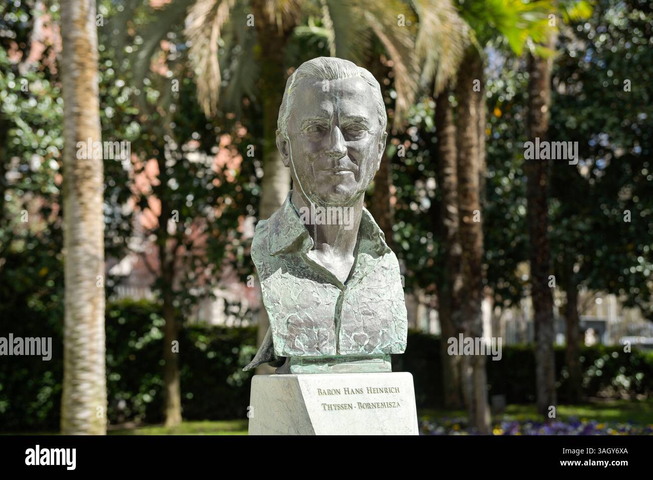 Büste Baron Hans Heinrich Thyssen Bornemisza vor dem Museo Thyssen ...