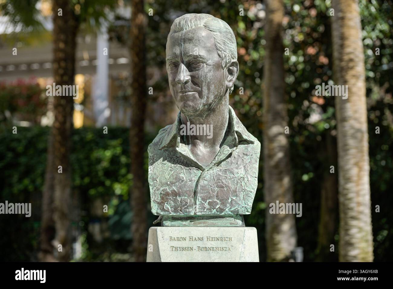 Büste Baron Hans Heinrich Thyssen Bornemisza vor dem Museo Thyssen ...