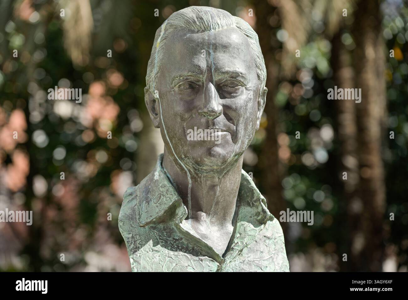 Büste Baron Hans Heinrich Thyssen Bornemisza vor dem Museo Thyssen ...