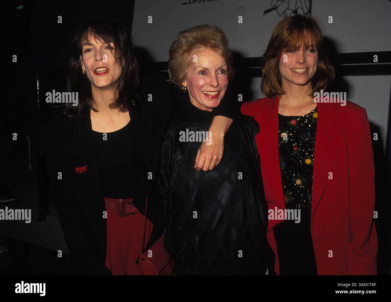 Dec. 00, 1990 - JAMIE LEE CURTIS WITH MOM JANET LEIGH AND SISTER KELLY ...
