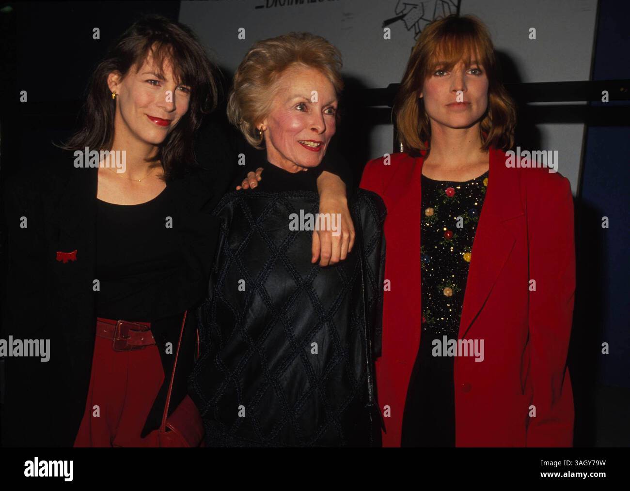 Dec. 00, 1990 - JAMIE LEE CURTIS WITH MOM JANET LEIGH AND SISTER KELLY ...