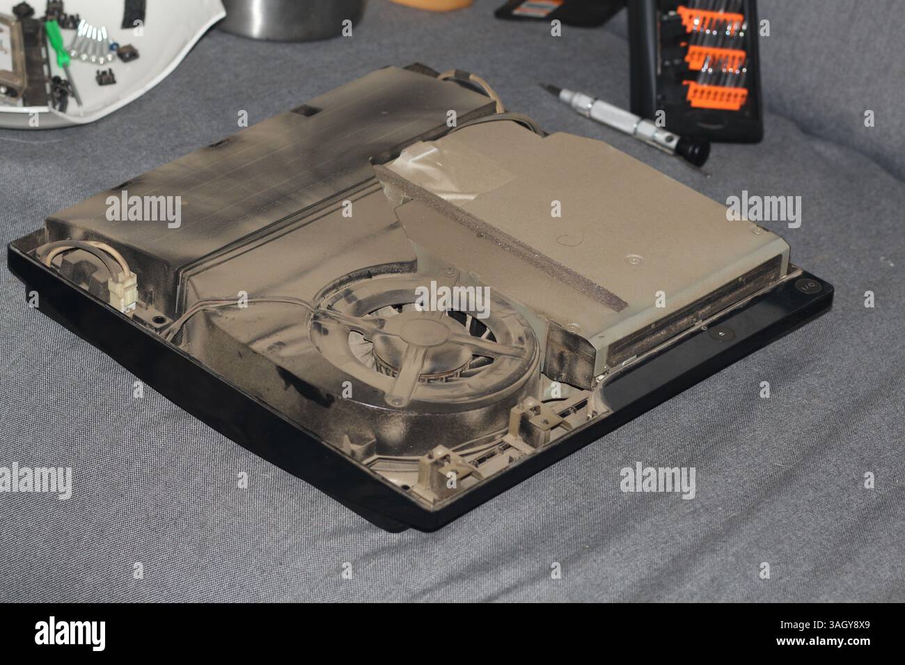 Electronics teardown hi-res stock photography and images - Alamy