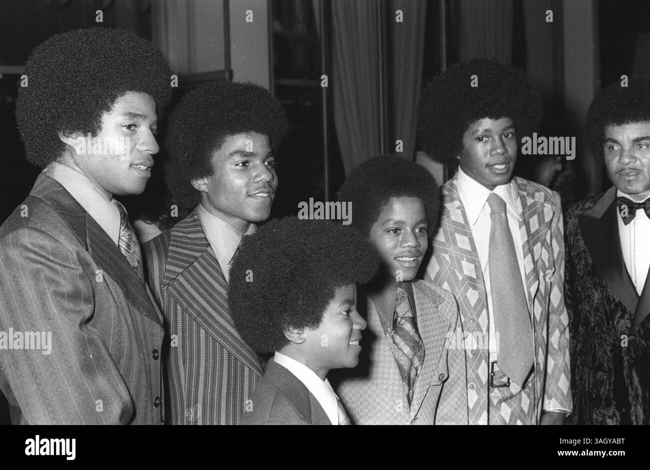 JACKSON FIVE ) MICHAEL JACKSON with JERMAINE JACKSON , JACKIE JACKSON ...