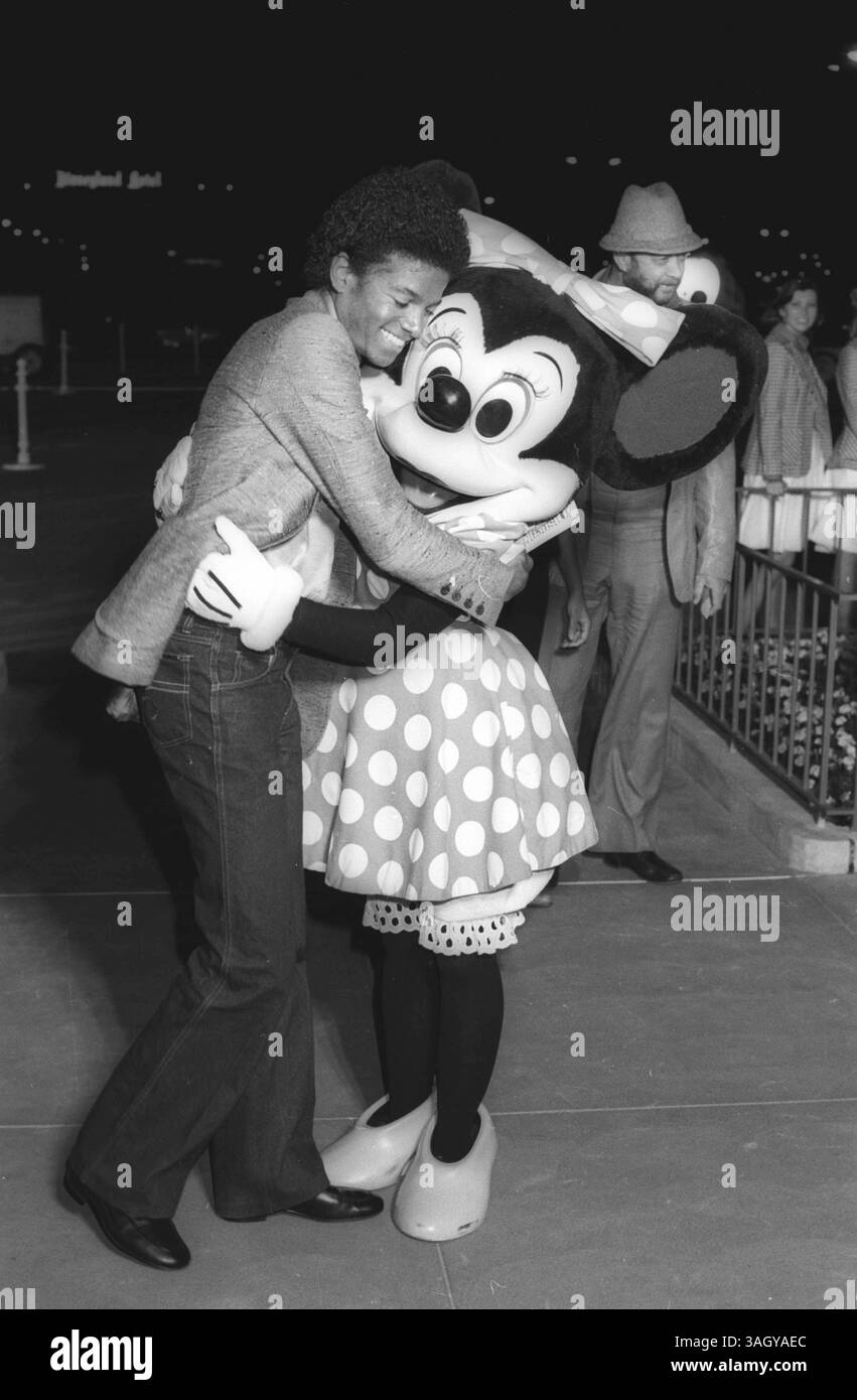 MICHAEL JACKSON with MINNIE MOUSE 1979.The 25th anniversary of ...