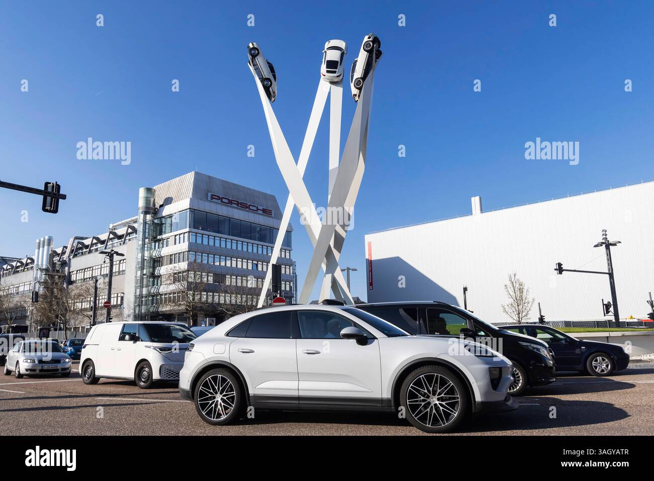 Porscheplatz, Stuttgart Zuffenhausen mit Porsche Museum und ...