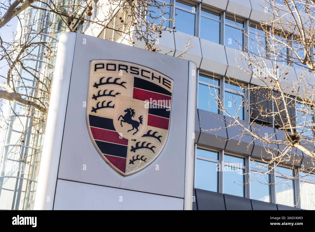 Porscheplatz, Stuttgart Zuffenhausen mit Porsche Museum und ...