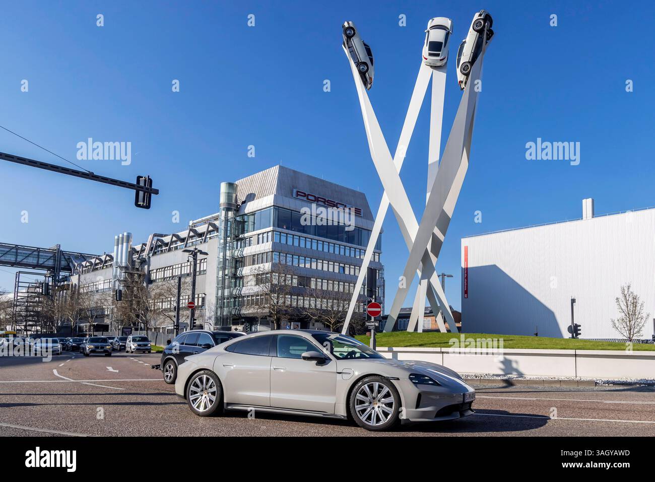 Porscheplatz, Stuttgart Zuffenhausen mit Porsche Museum und ...