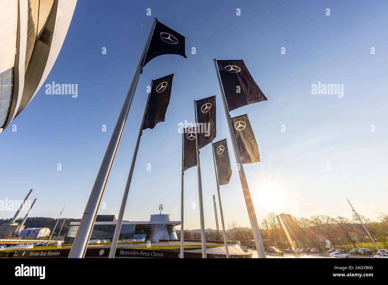 Mercedes Museum Stuttgart. Schwarze Flaggen mit Mercedes Stern. // 04. ...