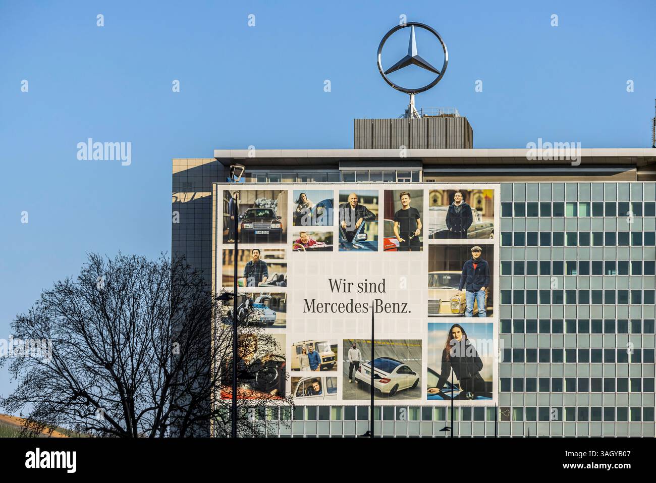 Mercedesstern. Werksgebäude in Untertürkheim. // 04.04.2025: Stuttgart ...