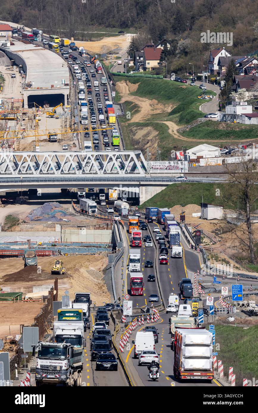 Sechsstreifiger Ausbau der Autobahn A8 bei Pforzheim. Baustelle Enztalquerung und Stau.. // 04. ...