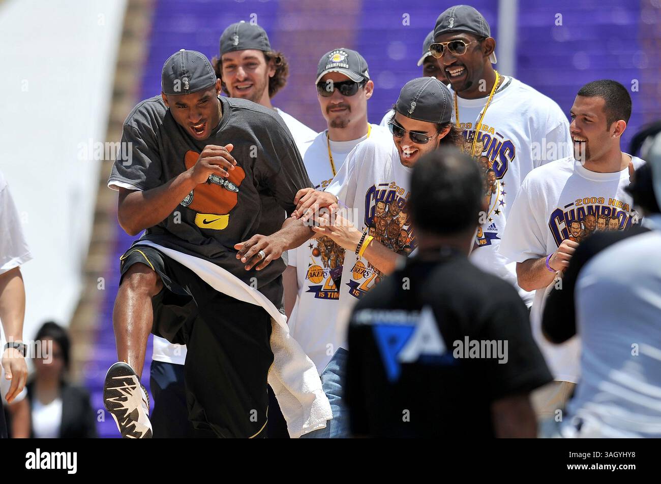 June 17, 2009 Los Angeles, CA..Kobe Bryant (center) is introduced ...