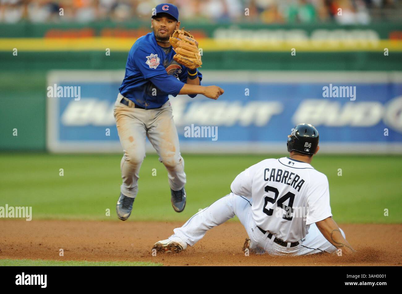 June 23, 2009: Chicago Cubs Andres Blanco #13 turns a double play ...