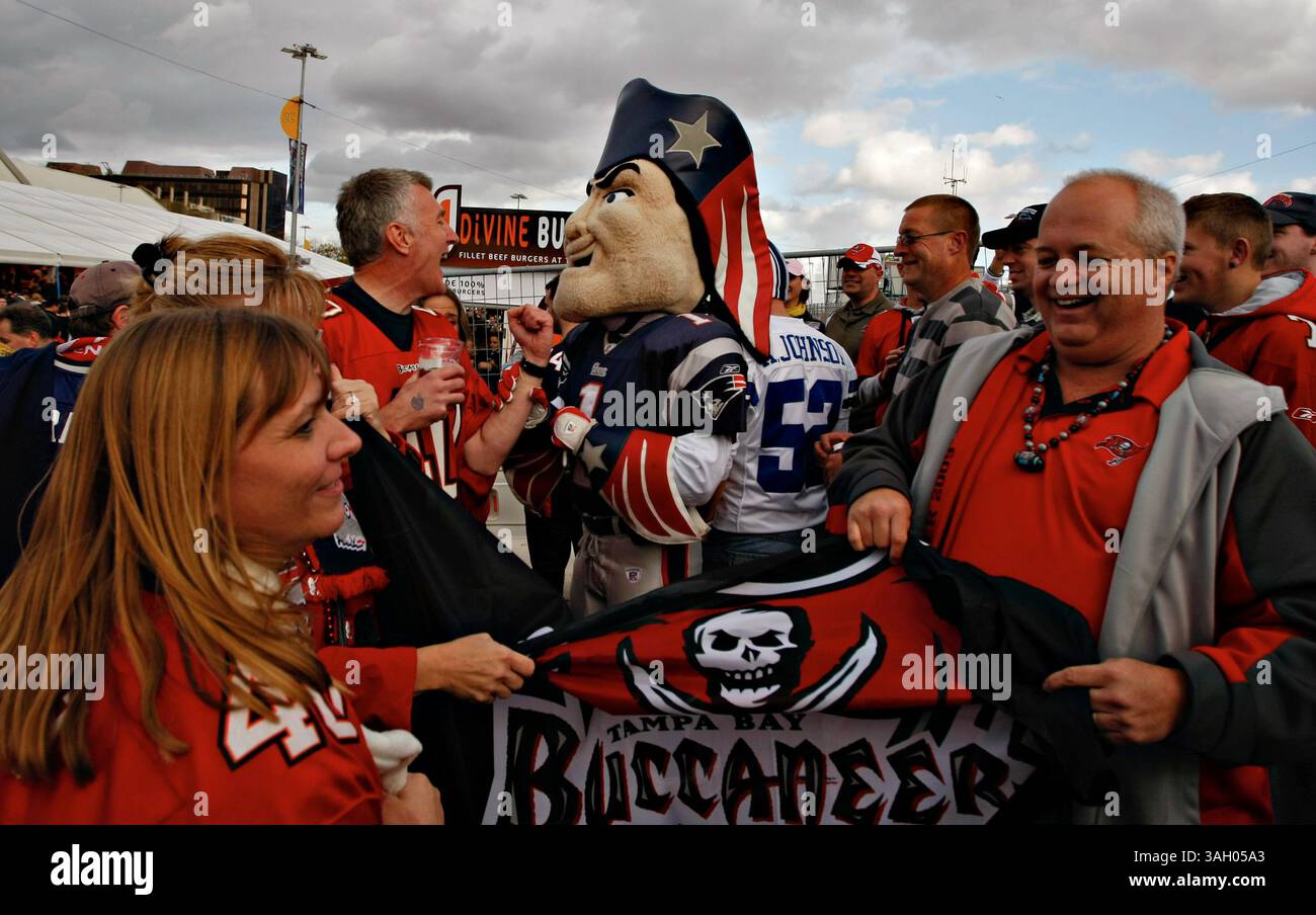 DANIEL WALLACE | Times.OT 313577 WALL Bucs 2 (10/25/2009 London) The ...