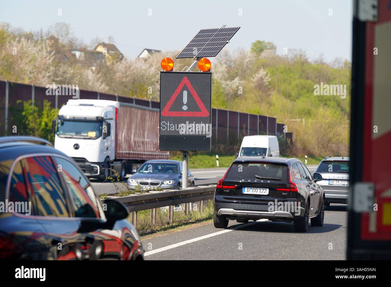 Deutschland, Europa, Autobahn A3, Verkehrswarnung, LED-Schild ...