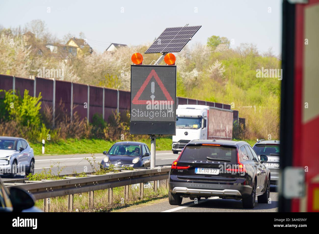 Deutschland, Europa, Autobahn A3, Verkehrswarnung, LED-Schild ...
