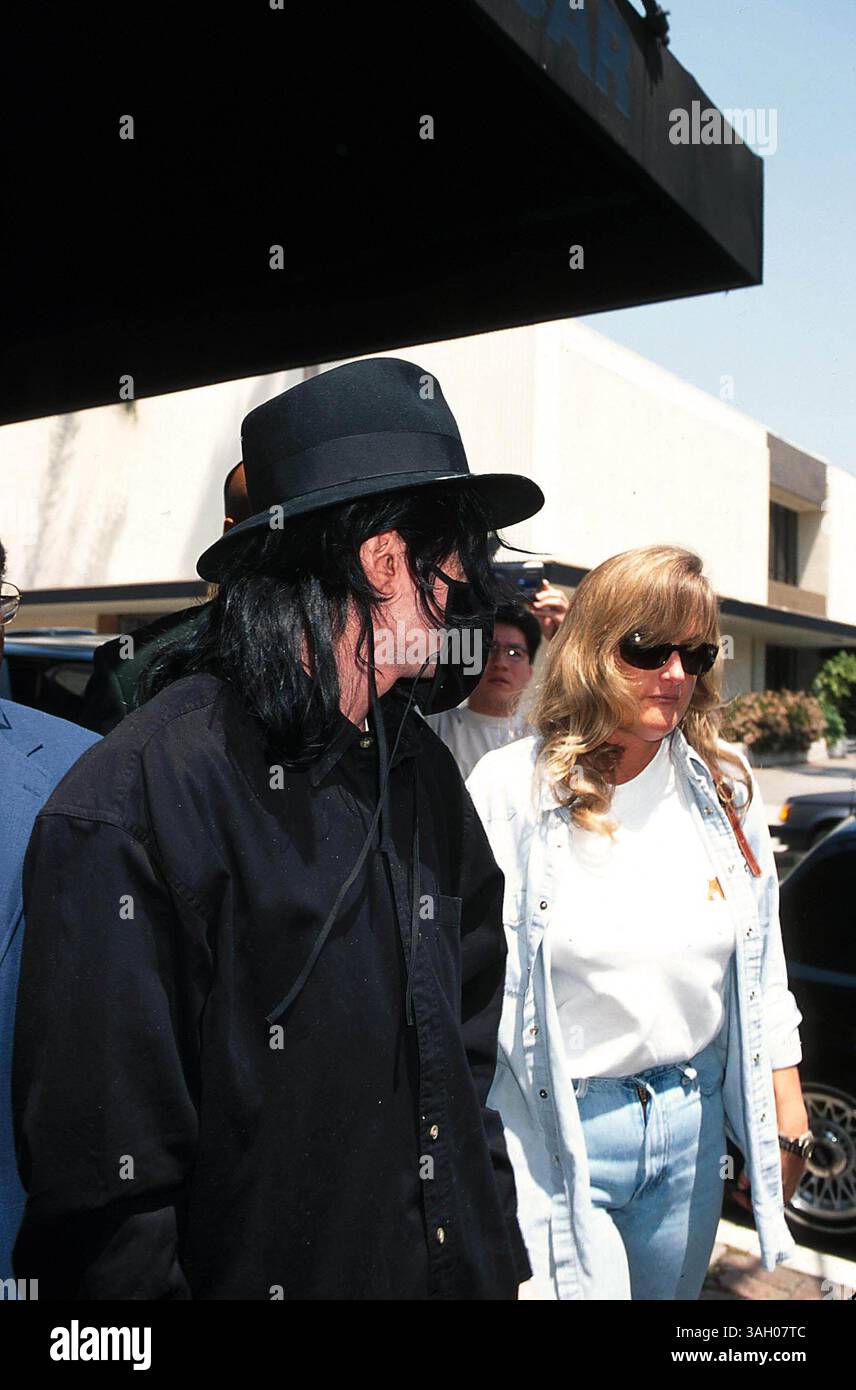 K4813LR.''SISTERELLA'' IN PASADENA, CA..MICHAEL JACKSON WITH HIS WIFE ...