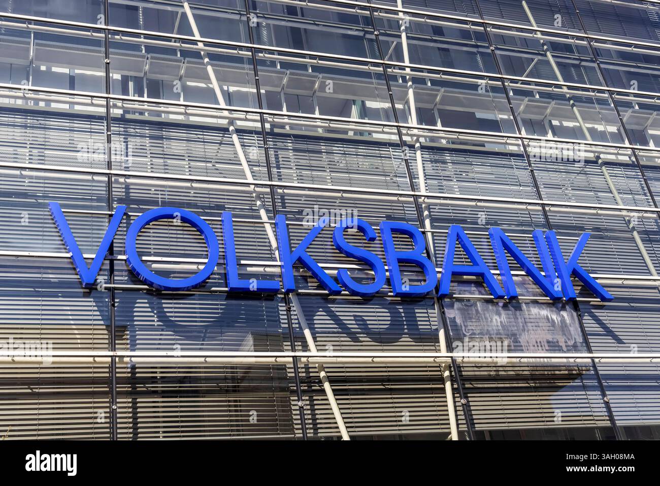 Ladenpassage Volksbank Haus. Stadtansicht Pforzheim. // 04.04.2025 ...