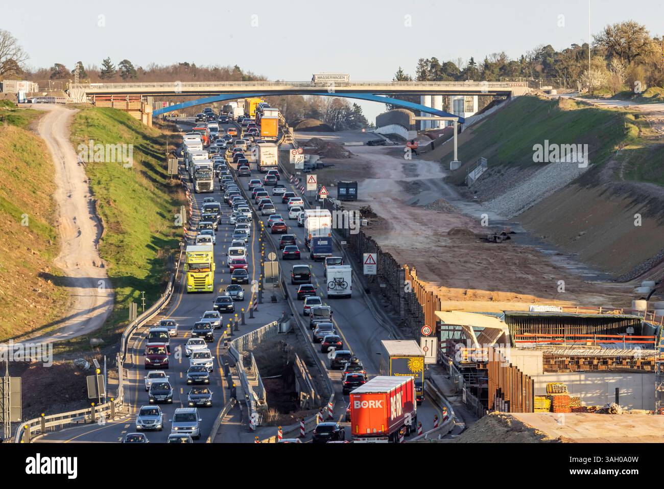 Sechsstreifiger Ausbau der Autobahn A8 bei Pforzheim. Baustelle ...