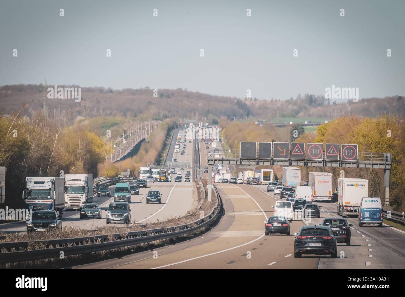 Deutschland, Europa, Autobahn A3, Stau, Verkehrschaos, Brückenbauwerk ...