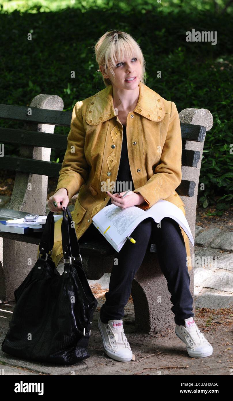 May 15 2009, New York City Actress Sarah Michelle Gellar was on the set ...