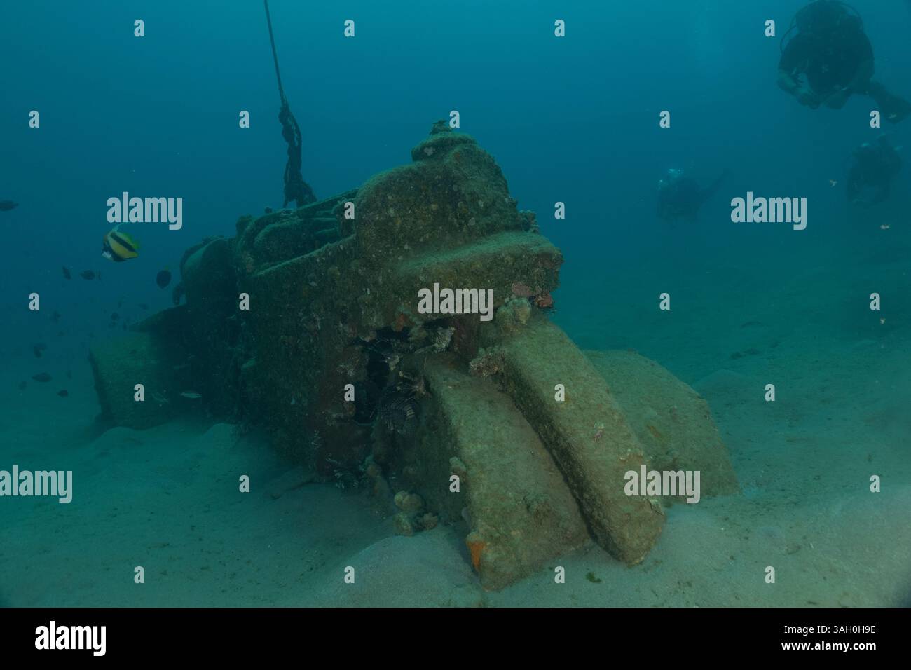 Pile garbage in sea hi-res stock photography and images - Alamy