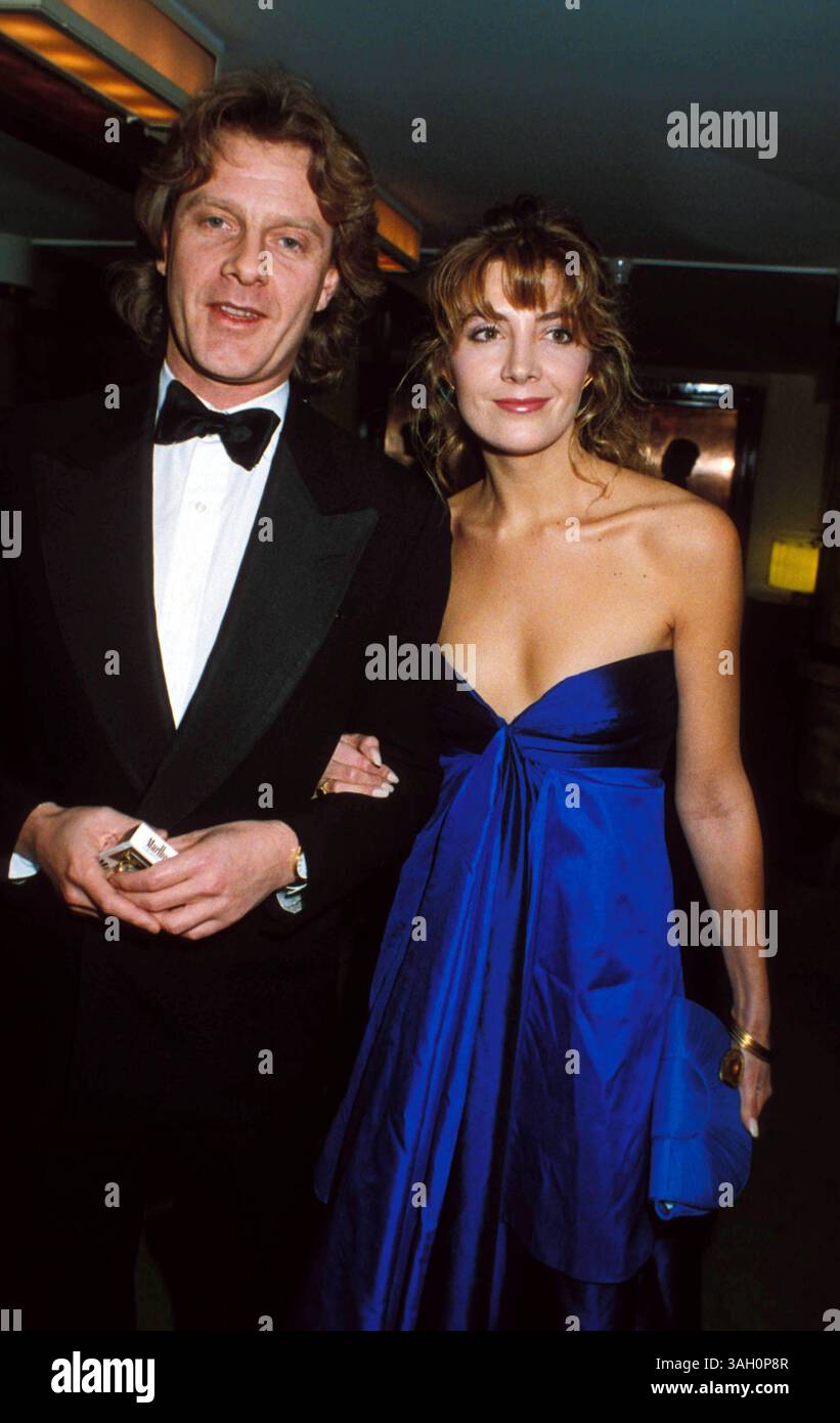 A7091.ROBERT FOX and wife NATASHA RICHARDSON .Photo By Dave Bennett-Globe Photos, Inc. ©1991 ...