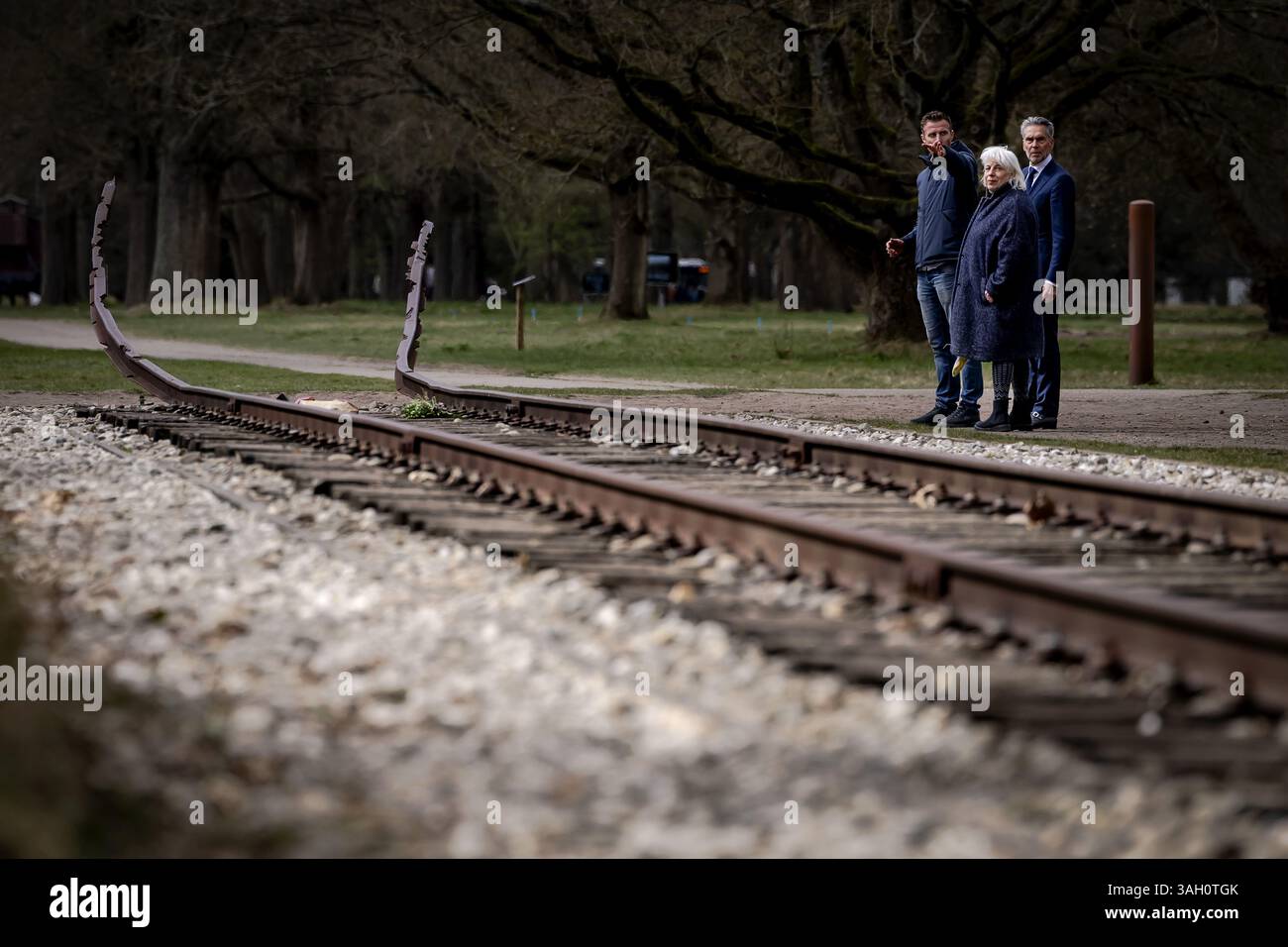 HOOGHALEN - Prime Minister Dick Schoof gets a tour during a visit to ...
