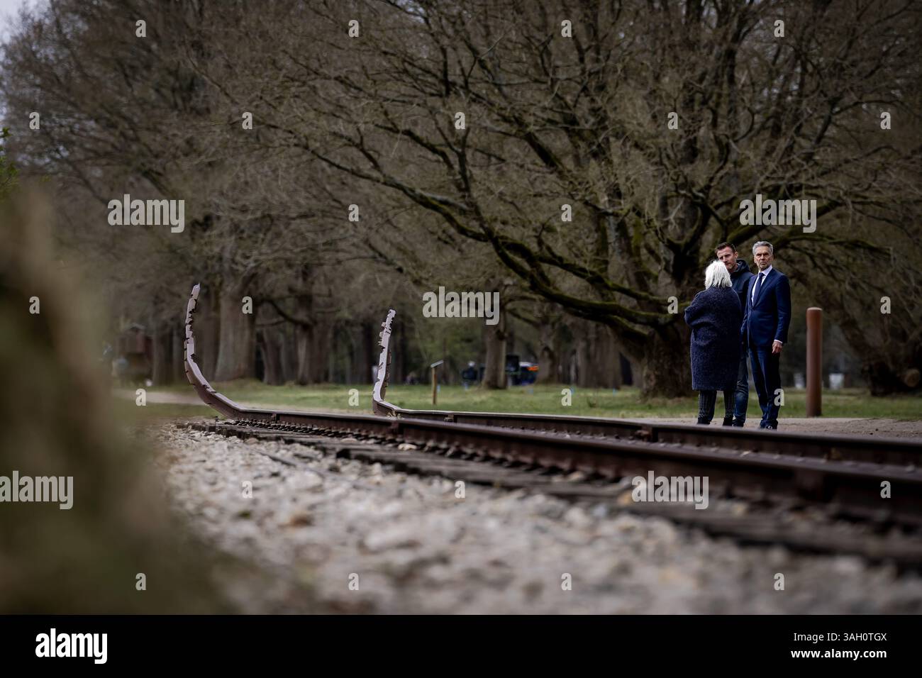 HOOGHALEN - Prime Minister Dick Schoof gets a tour during a visit to ...