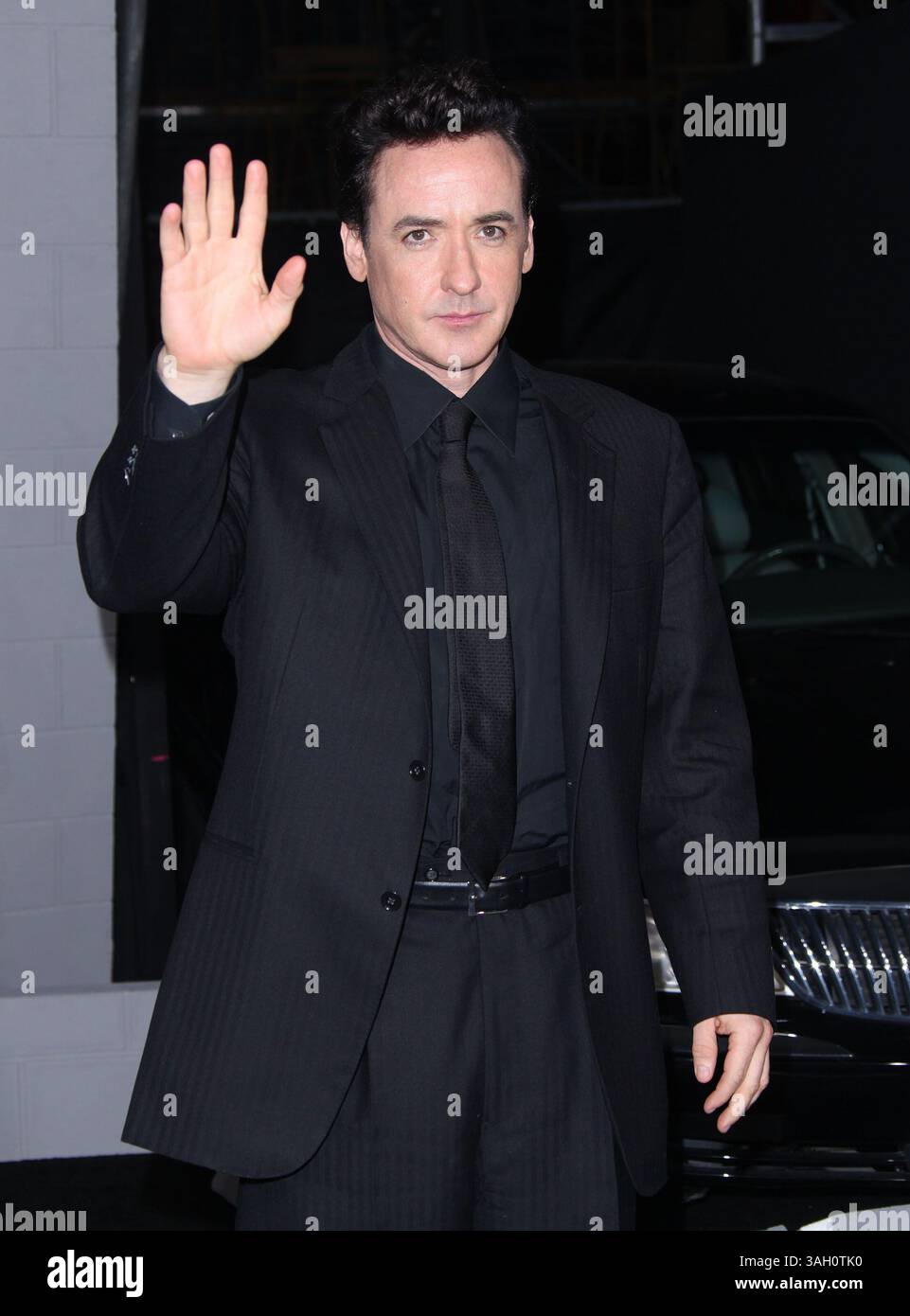 Nov 3, 2009 - Los Angeles, California, USA - Actor JOHN CUSACK arriving ...
