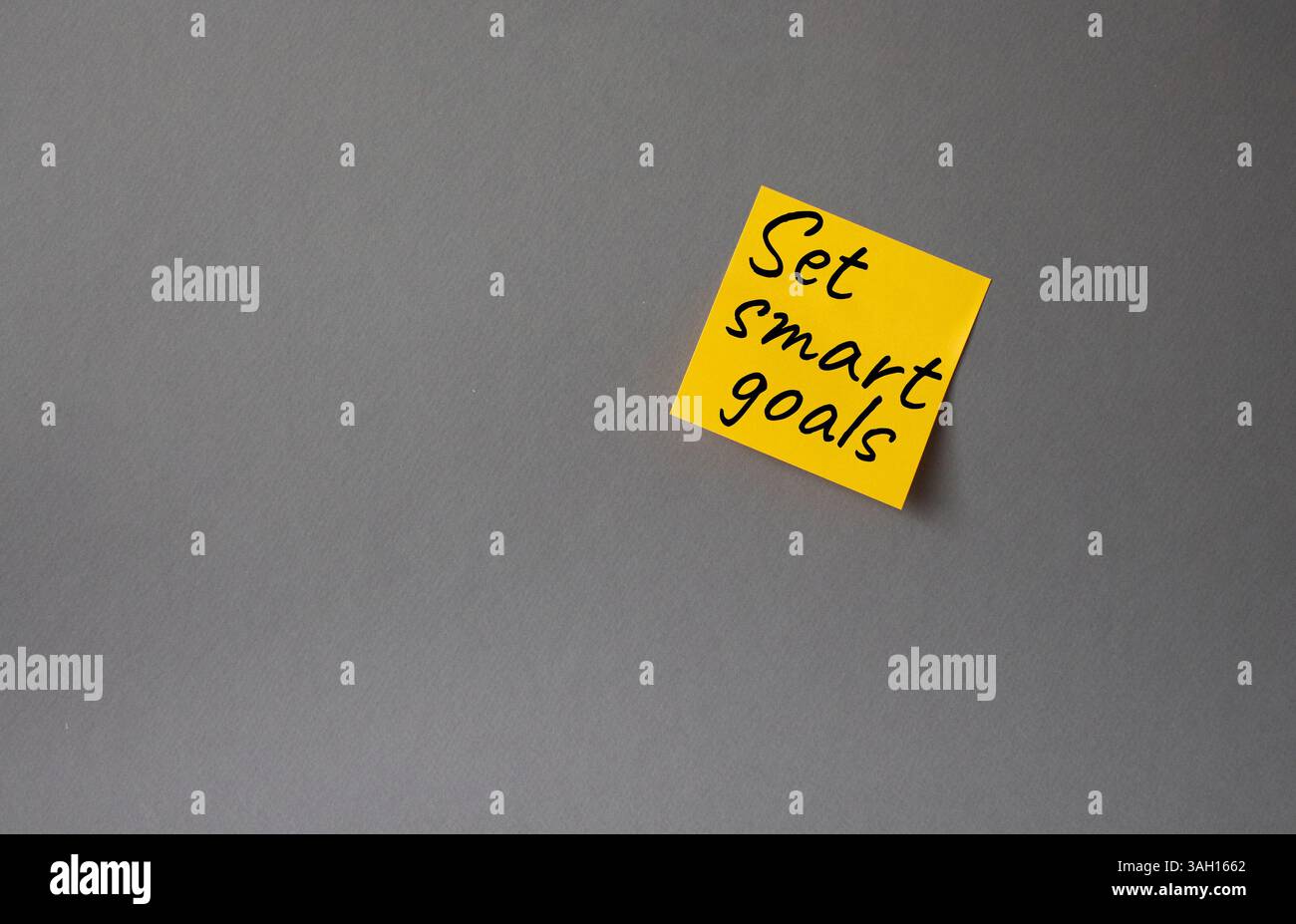 Set smart goals symbol. Concept words Set smart goals on orange steaky ...