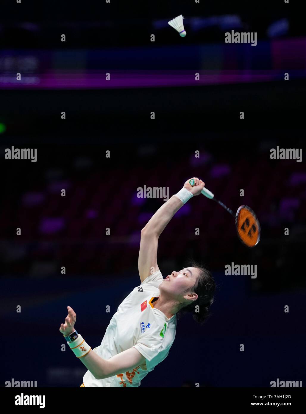 (250409) -- NINGBO, April 9, 2025 (Xinhua) -- Gao Fangjie of China hits ...